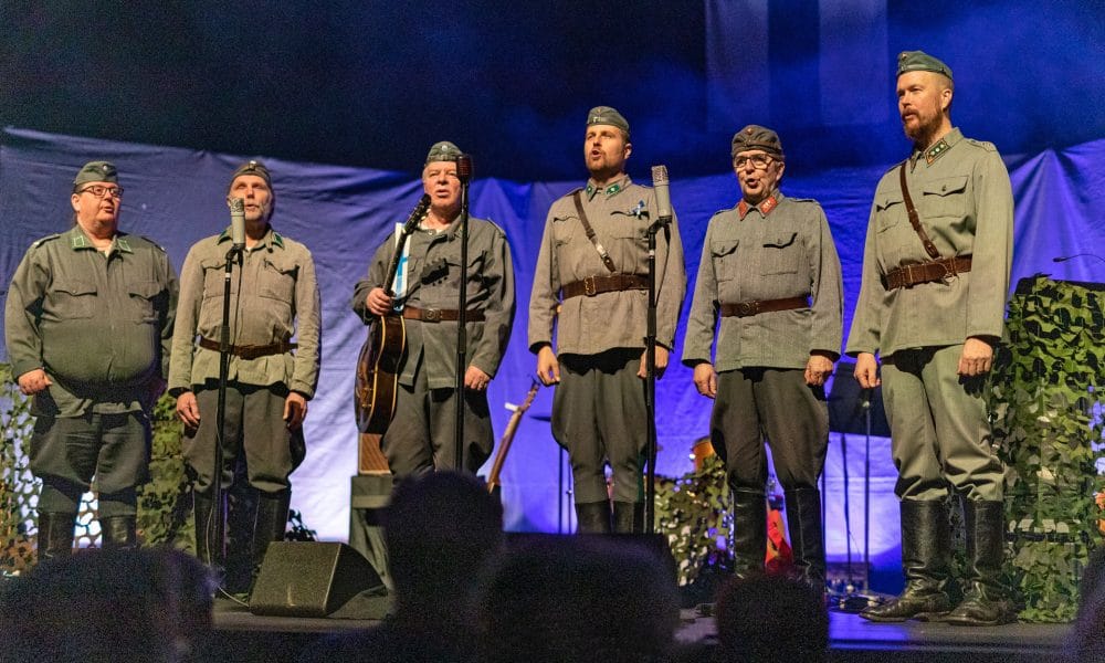 Korsuorkesteri jättää hyvästit: ”Vielä kerran 1936 sotilasvaatteet ylle ...