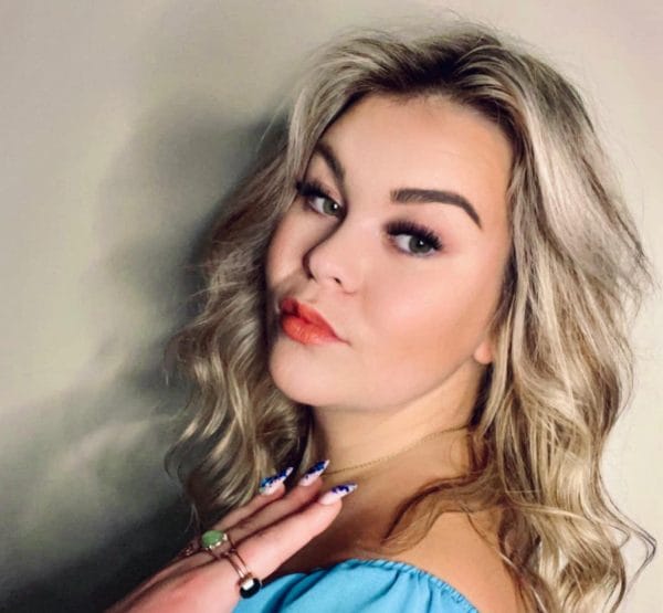 Kesämorsian Charlotta Saari, 22, keikkailee miehensä kanssa: ”Olen ...