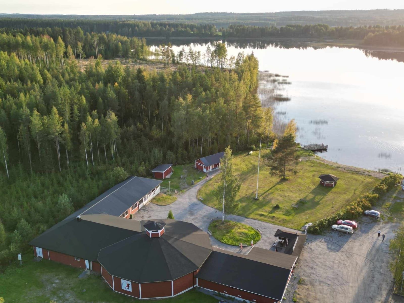 Kaisa ja Timo alkoivat pyörittää kylmiltään Hangan lavaa: ”Palkkoja ei ...