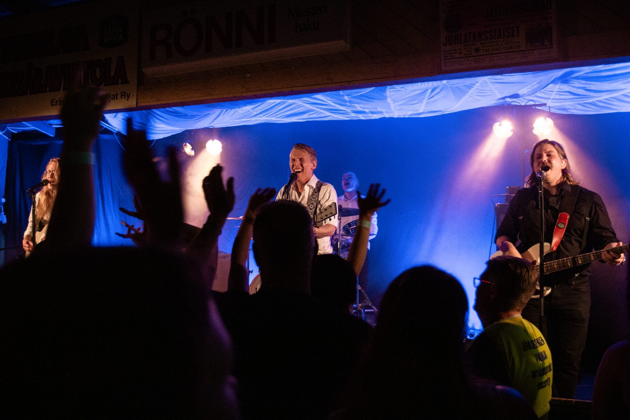 Komiat paljastaa, miksi lavat houkuttavat nuorempiakin: ”Tansseista on ...