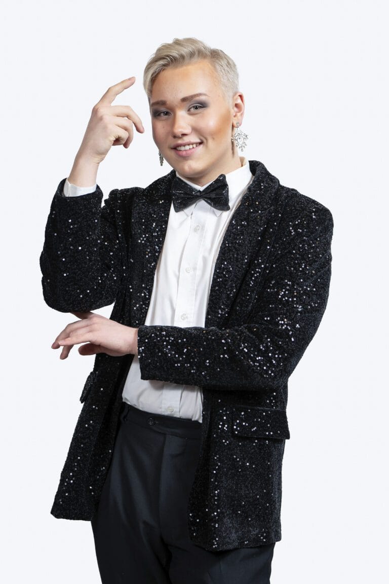 The Voicessa hurmannut Oliver, 16, auttoi siskoaan synnyttämään auton ...